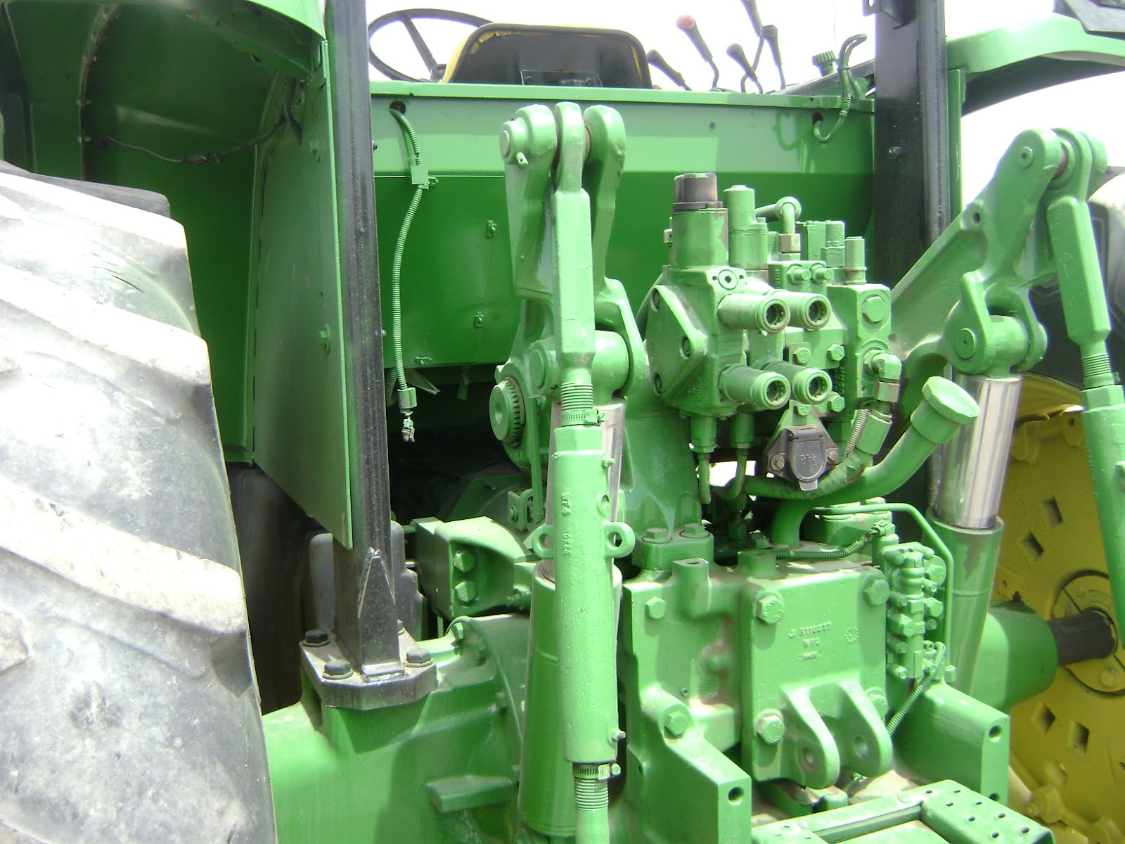MAQUINARIA AGRICOLA INDUSTRIAL: Tractor John Deere 7405 4x4, 2001 ...