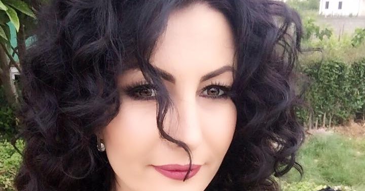 Revista AlbPlanet: Motive marsi nga Mimoza Rexhvelaj