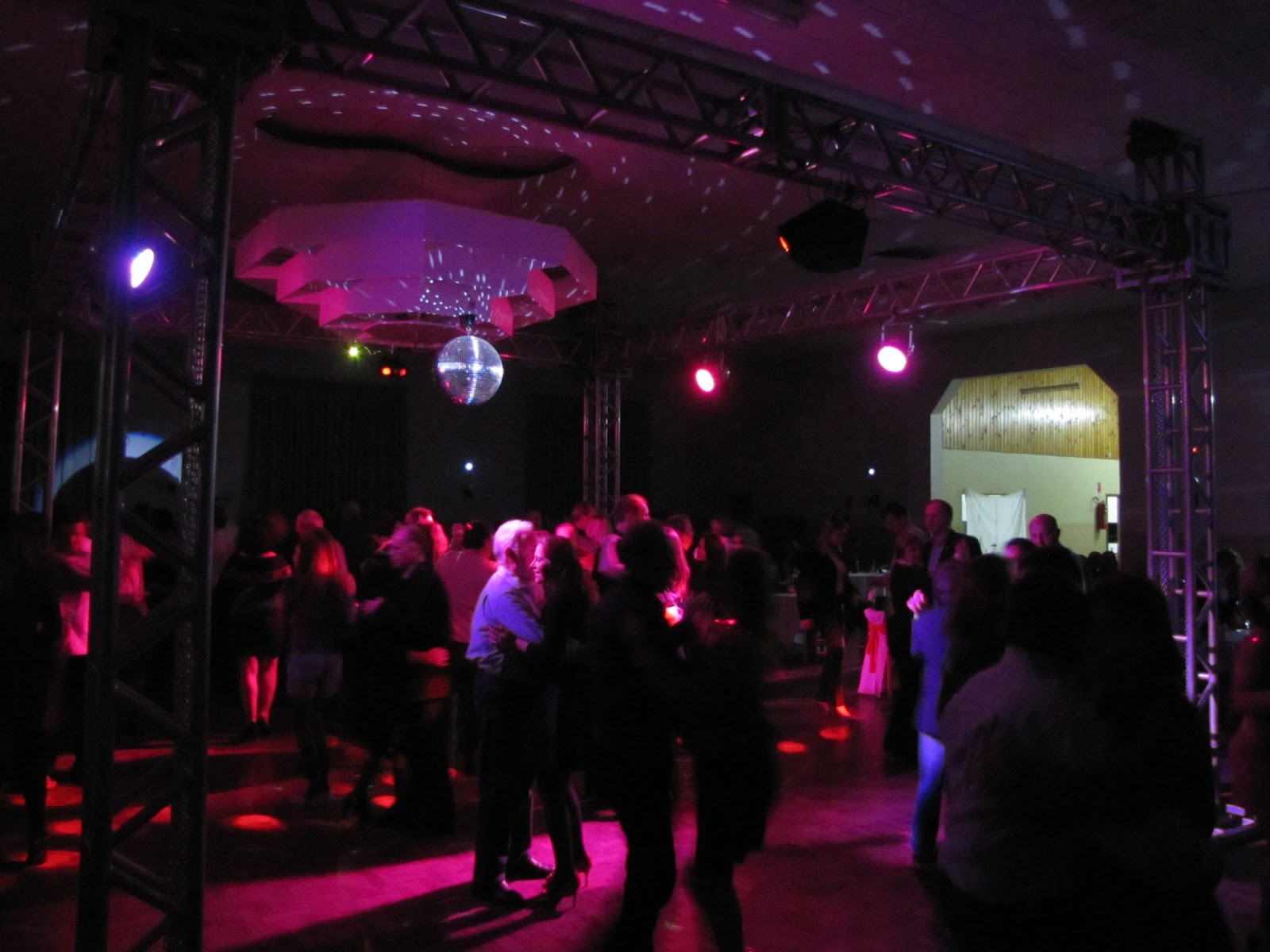 Boates para Casais, Swing e Outros.: Relatos de Dani Sobre a Boate