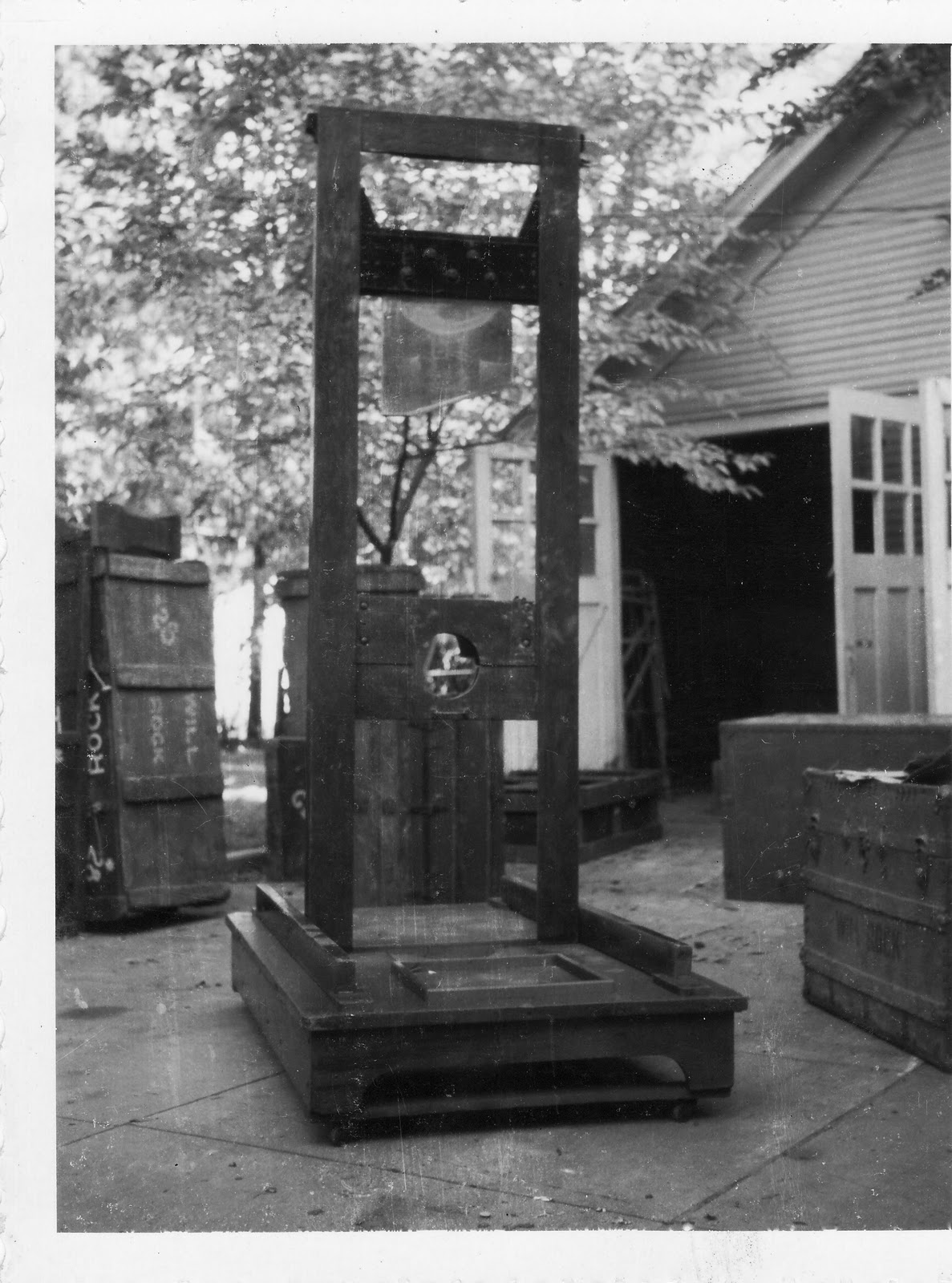 Kirkham Magic: Giant Guilliotine