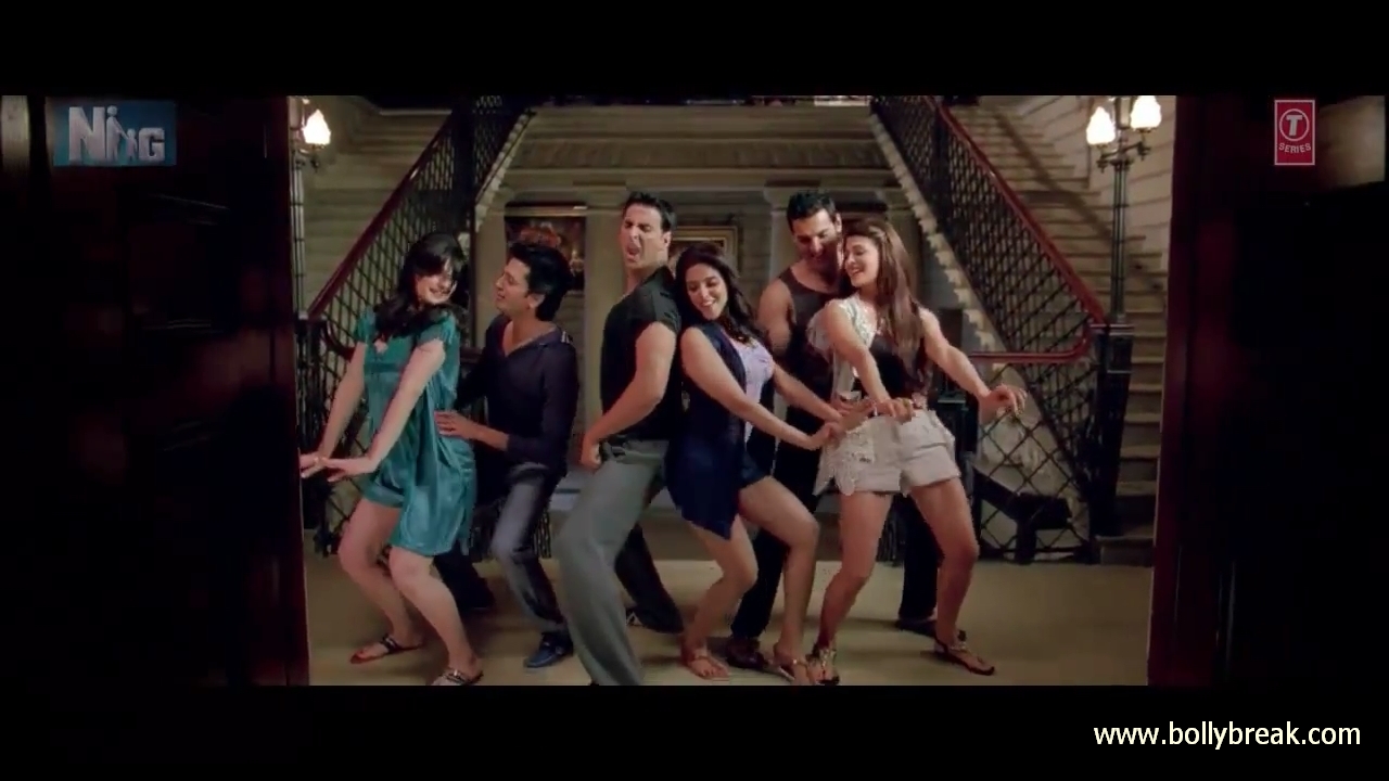 Bollywood Hollywood Lip Lock: Housefull 2 Hot Pics Collection