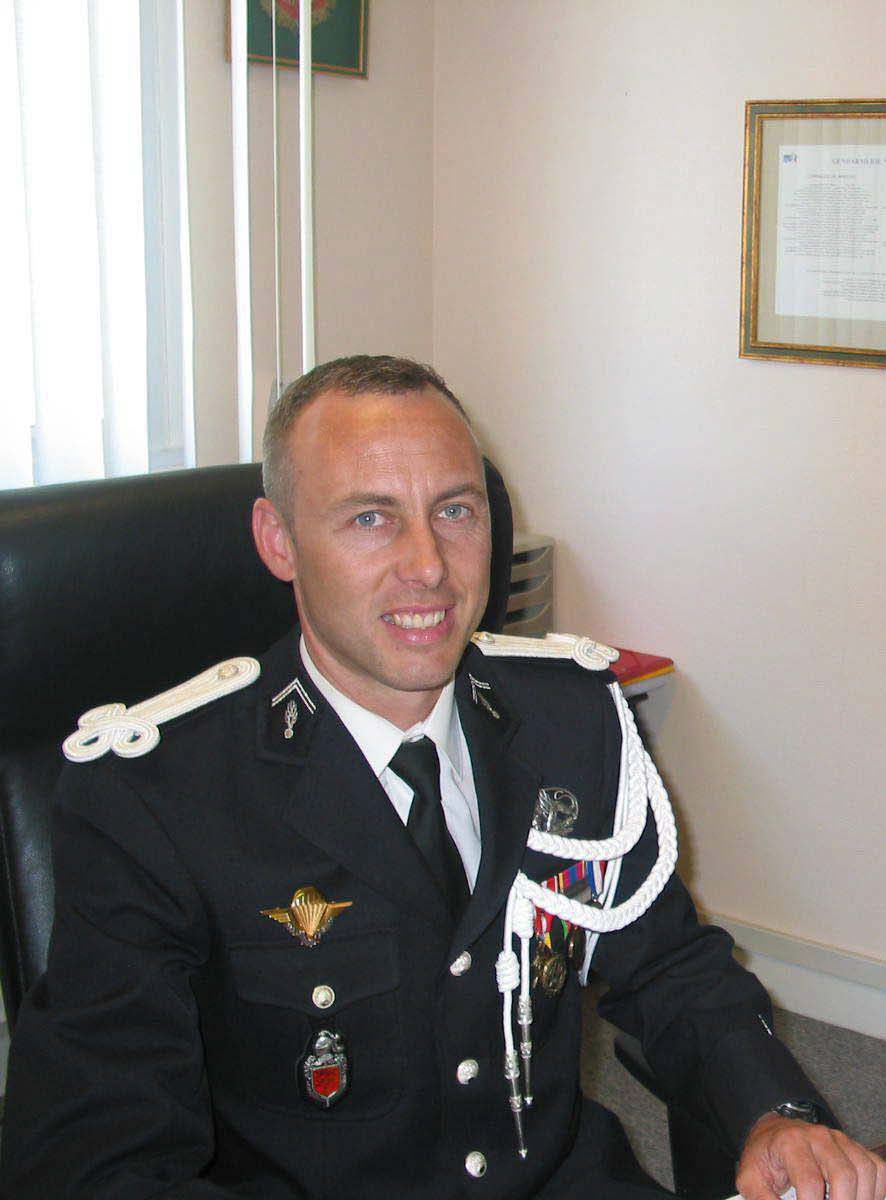 CANTO DEL SOL INAGOTABLE: Acerca del coronel Arnaud Beltrame