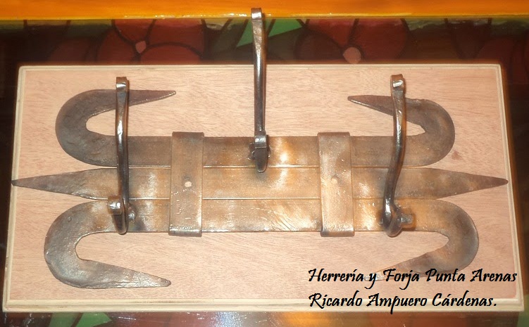 Herreria y Forja Punta Arenas: Percheros