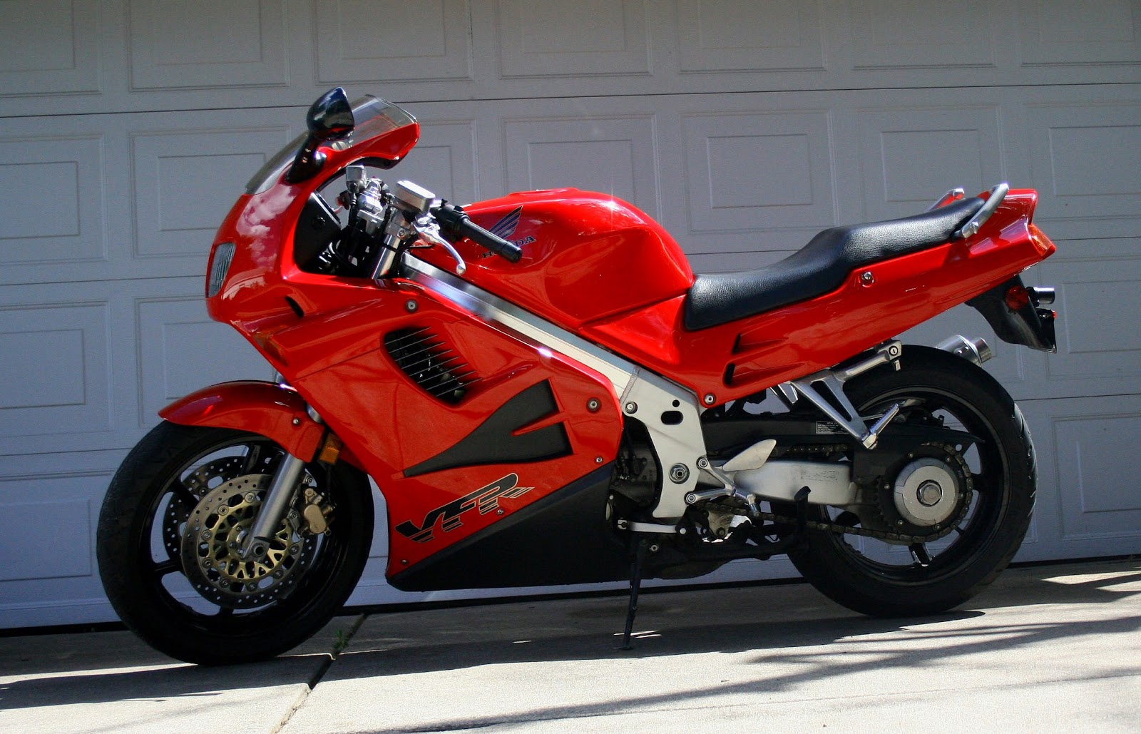 Gymi's Garage: I See My Red Bike and I Want it Painted Black