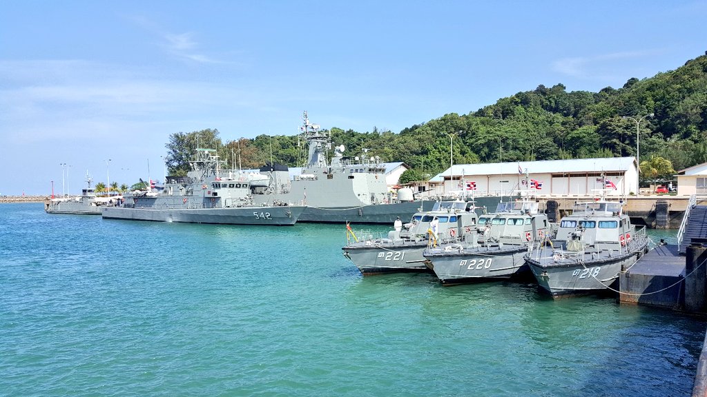 THAIDEFENSE-NEWS: Warships Of The Royal Thai Navy in Training Exercise