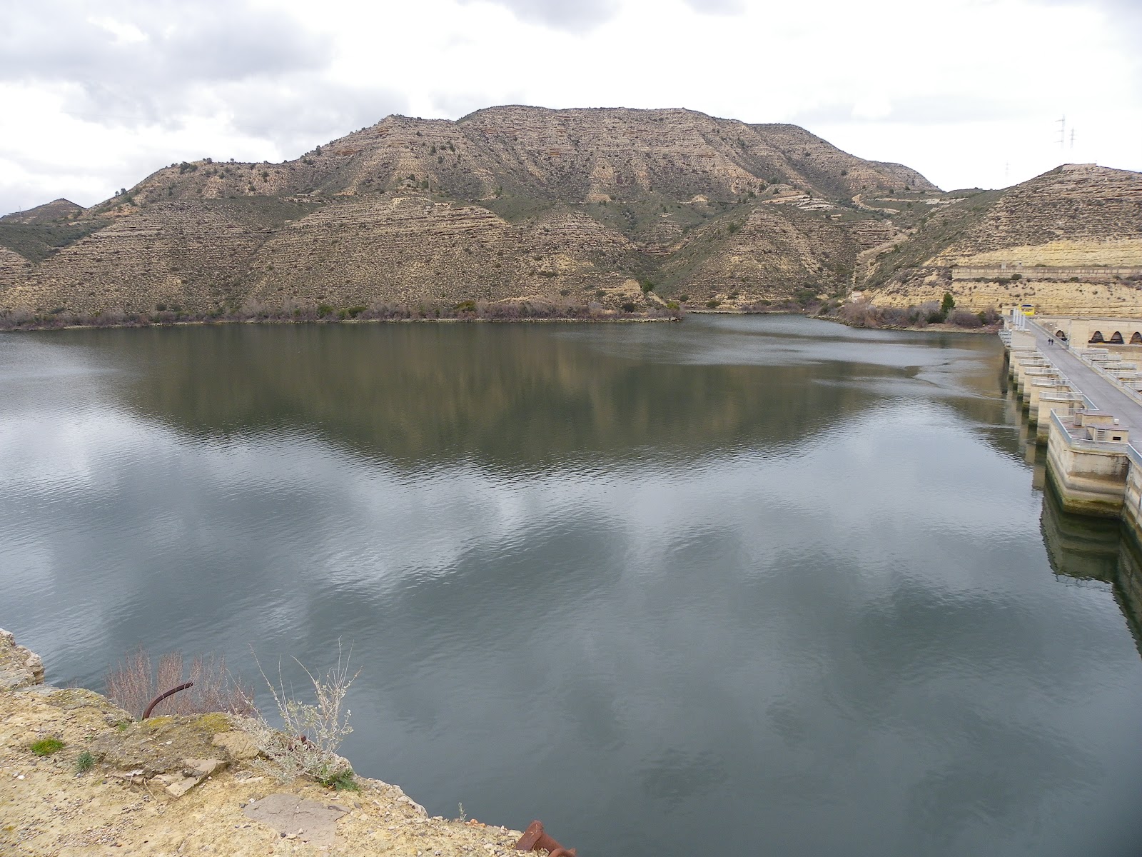 Presas y embalses: Desembalses en el Ebro