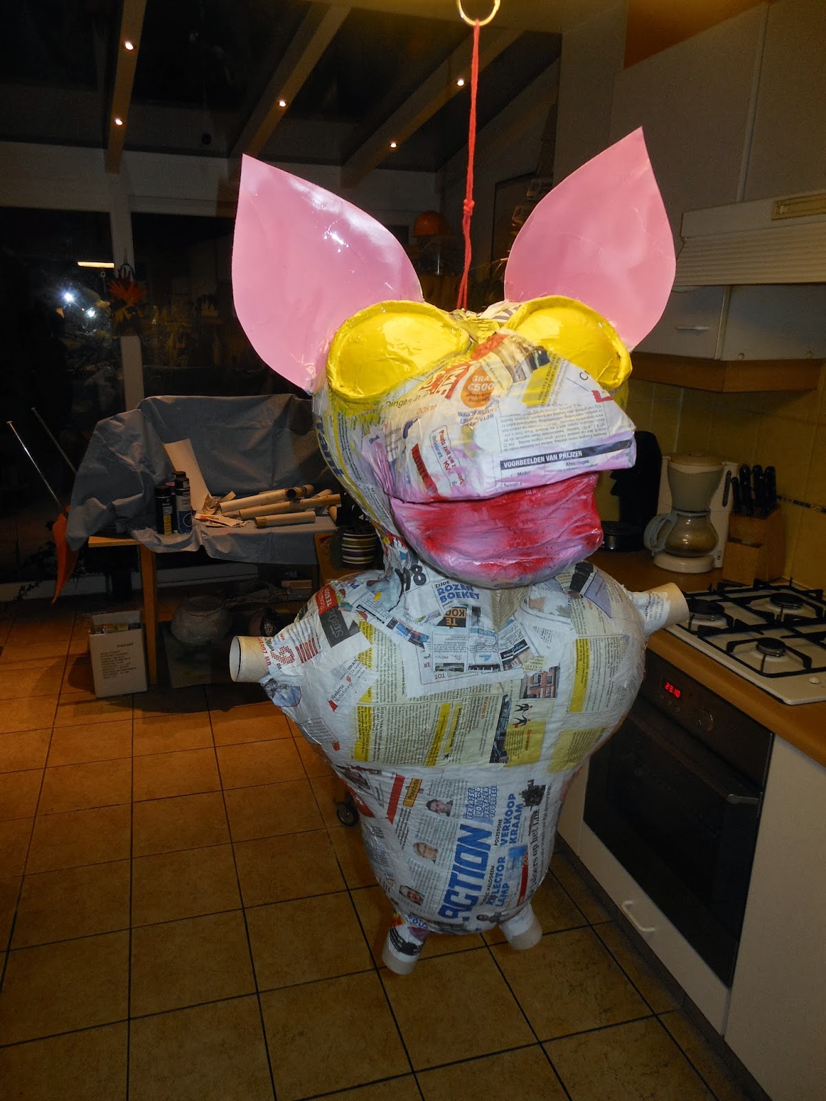 zelf een piñata maken / knutselen: Piñata: Halloween Vleermuis (2012)