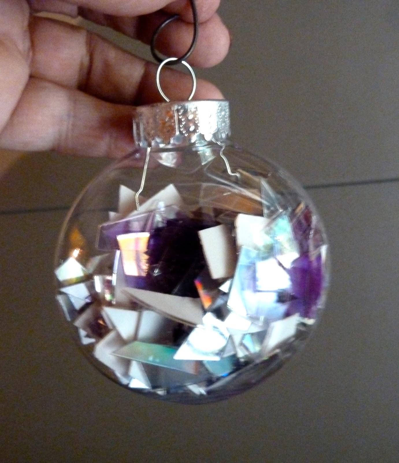 Make it easy crafts: Recycled DVD ornament tutorial