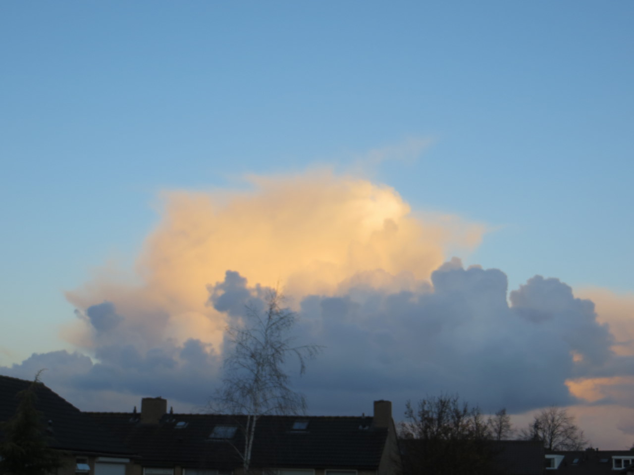 God is in de stilte: Ontplooiing van een wolk