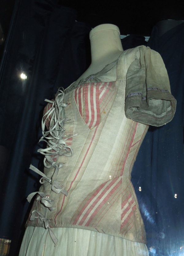 Hollywood Movie Costumes and Props: Anne Hathaway's Fantine costume ...