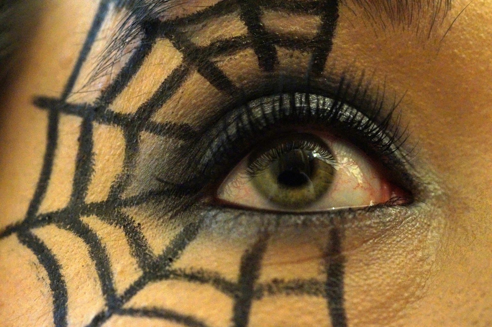 Kerrysbeautytalk: Halloween Cobweb Eye Make-Up