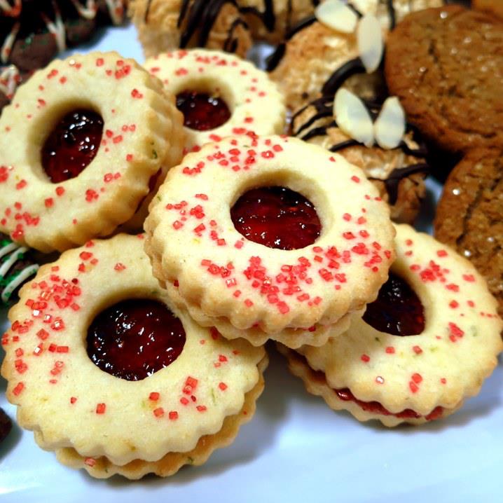 Dragon's Kitchen: Citrus & Raspberry Sandwich Cookies