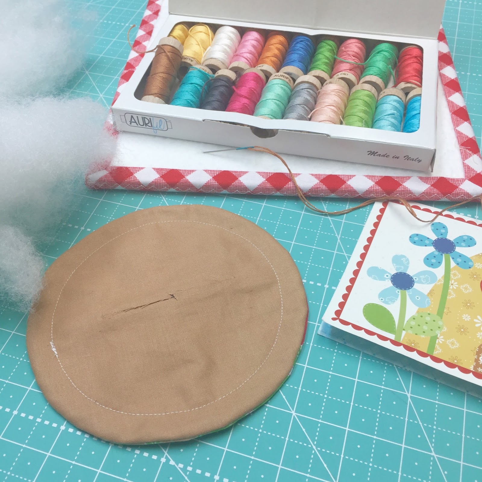 Bee In My Bonnet: Cutie Pie Pincushion Tutorial!!