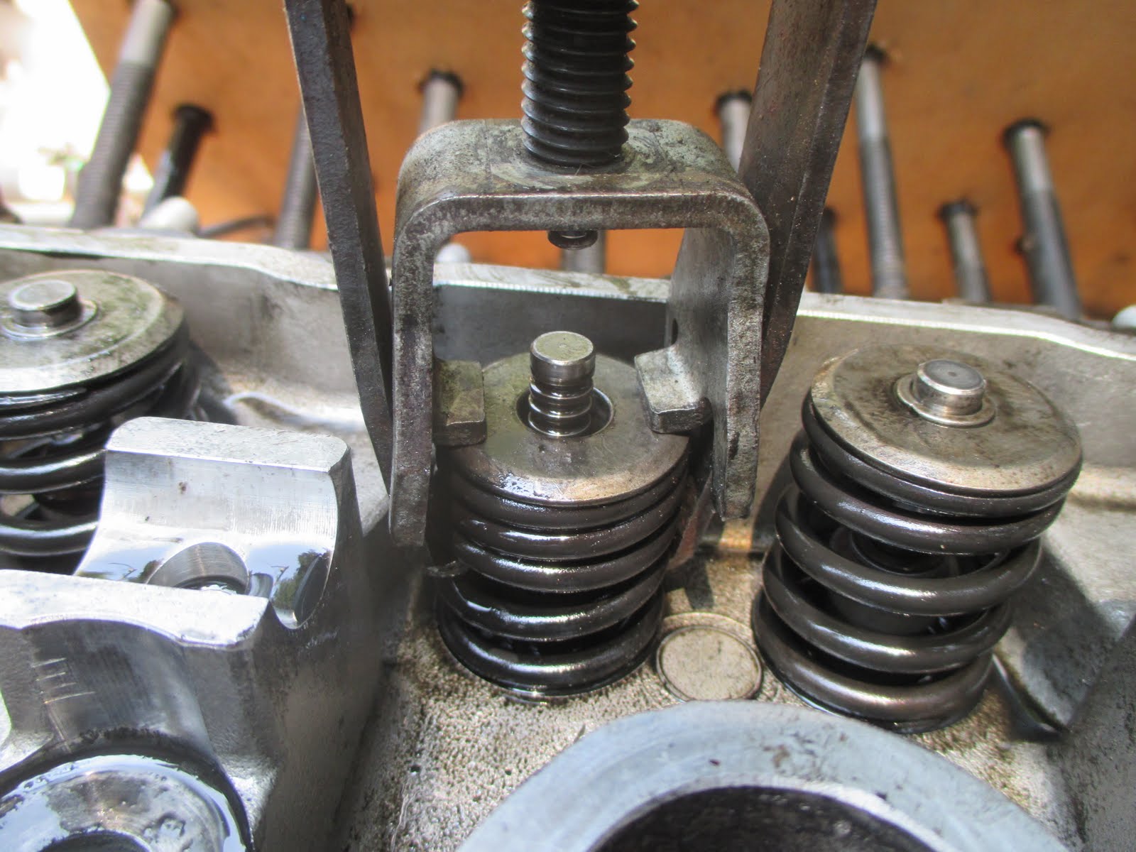 Genocache: Land Rover 200TDI valve stem seal replacement