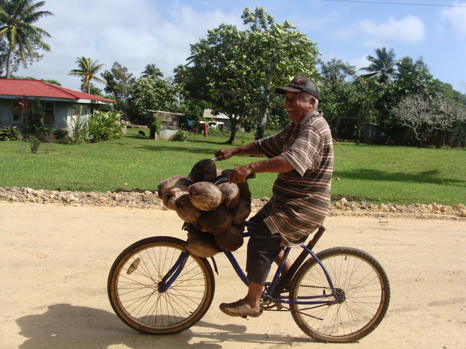 WallyandTeri "Tonga Tales": More On The Tongan People