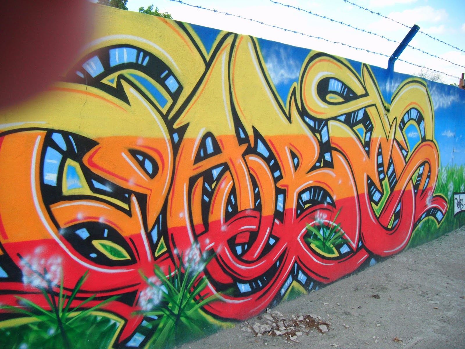 Pabianice-net: Są graffiti i są "graffiti" - ul. św. Jana Pawła II