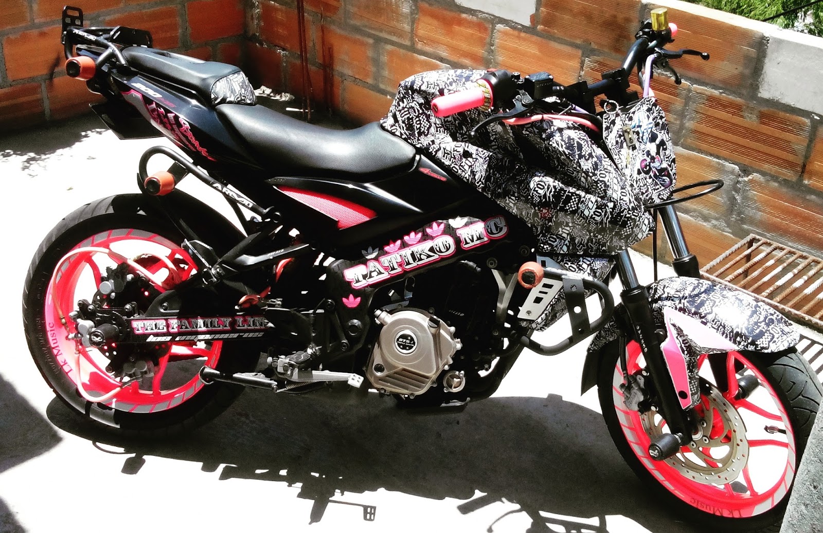 STUNT: Moto modificada para stunt pulsar ns
