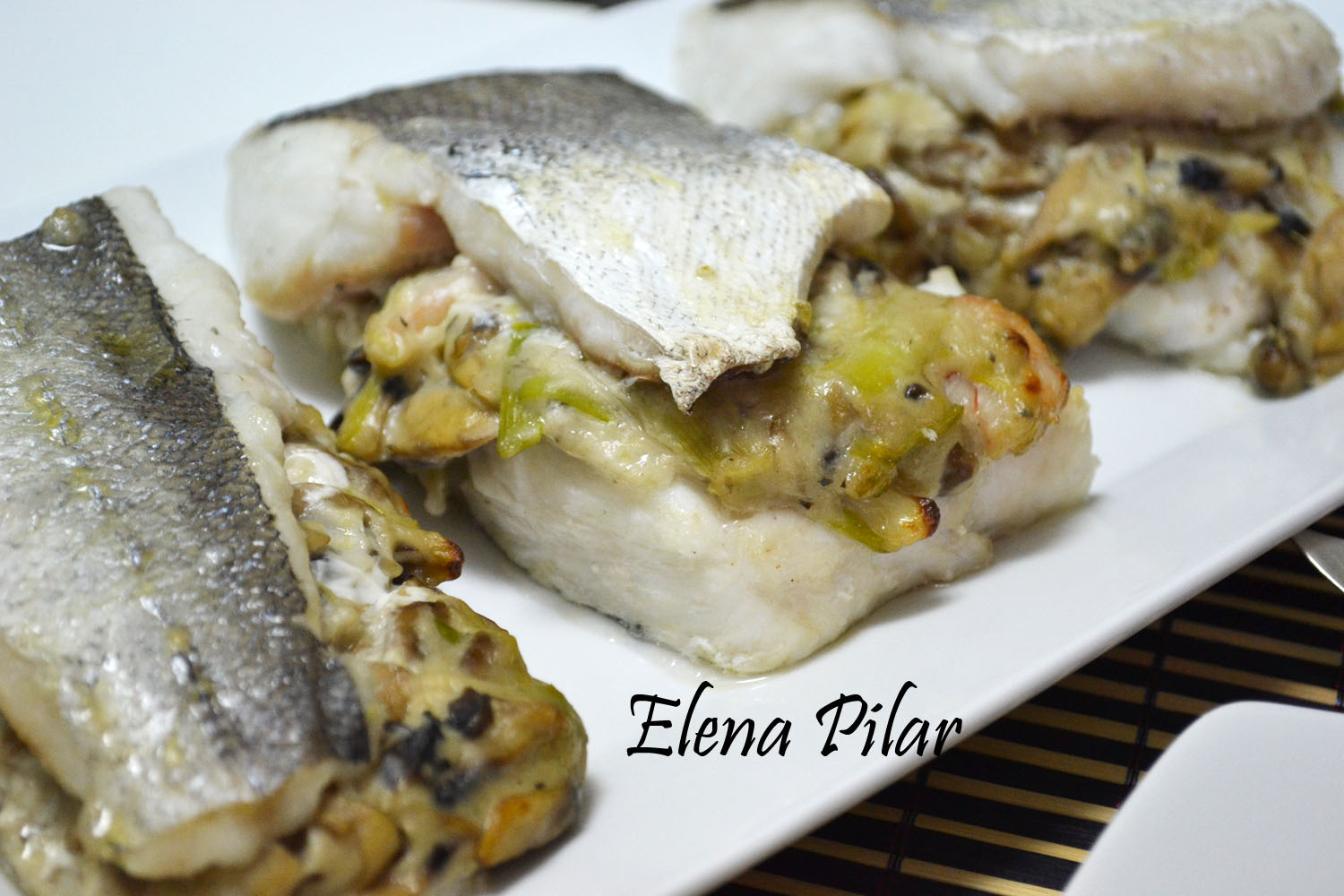 Merluza rellena de gambas, champiñones y ajos tiernos