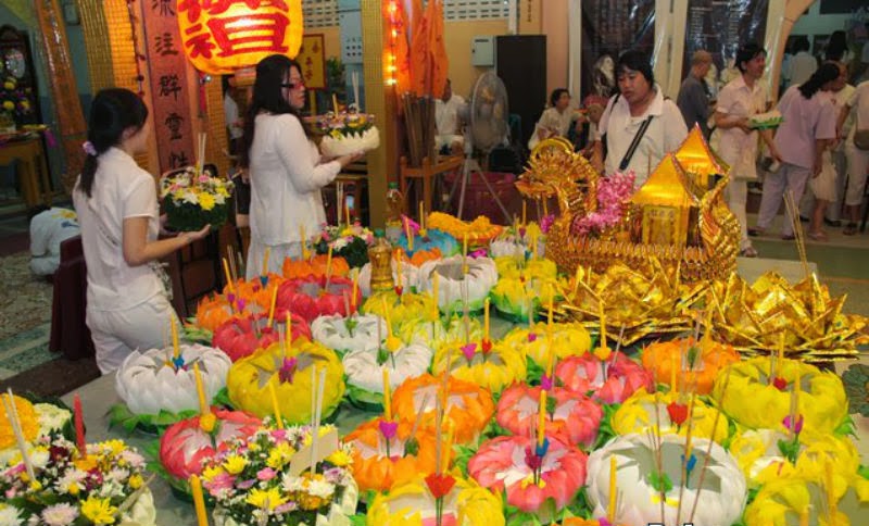 Joy in Thailand: Loy Krathong Jay a Samut Paknam