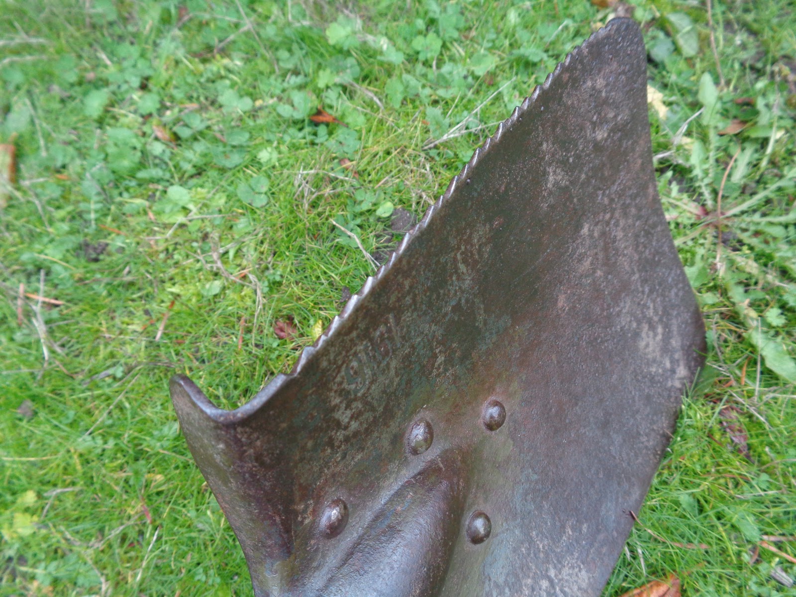 Four Bees: Imperial Russan Trench Spade - Shovel, 1916, К Ш, Saw Tooth ...