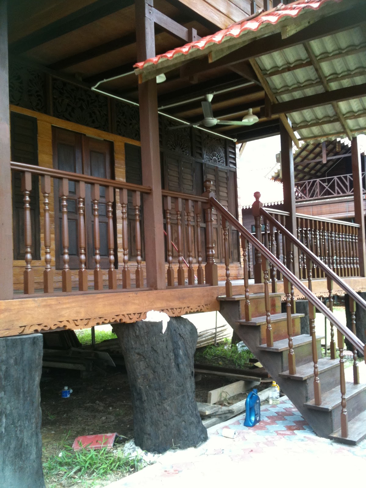 AMPTECH interior design : Rumah Kayu Kuantan