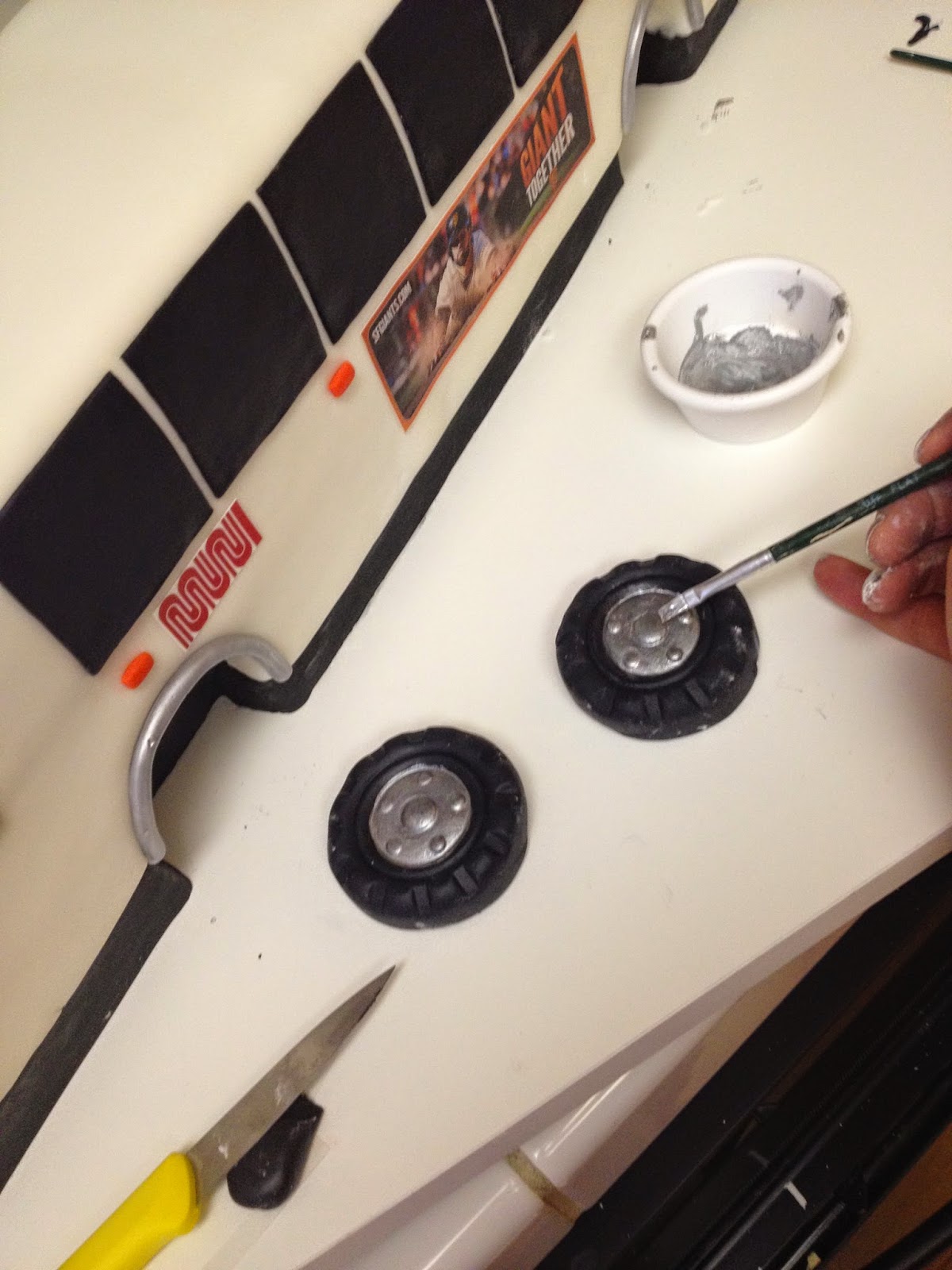 How To Make Fondant Tires (for Bus Cake)