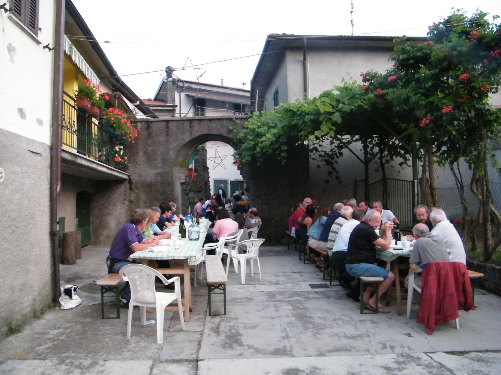 Appennino terra di frontiera: Grondola in festa tricolore