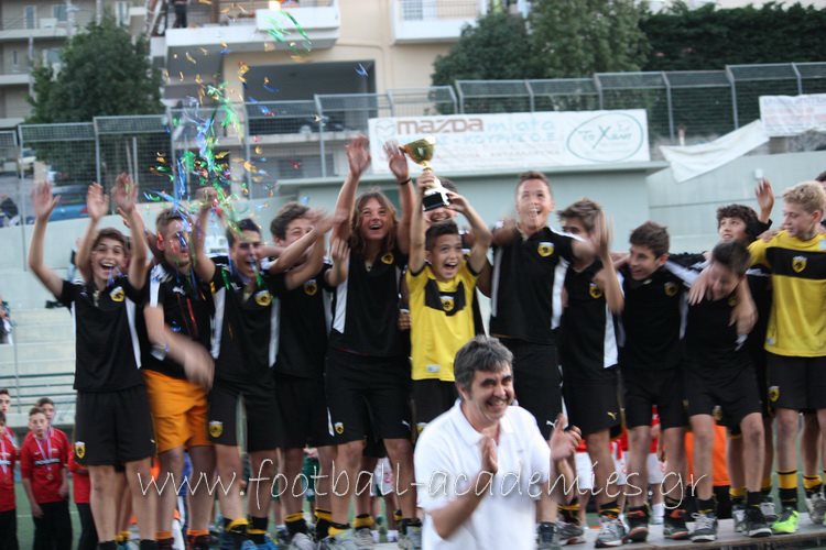 Οι Παμπαίδες σηκώνουν κούπα – AEK-LIVE