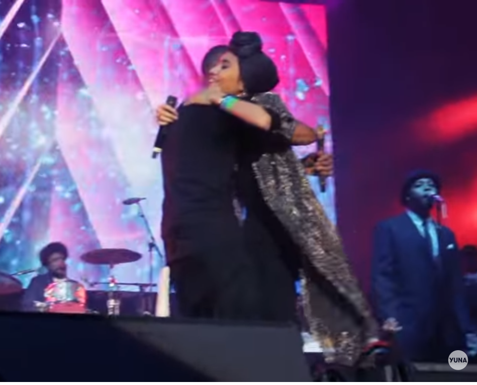 Yuna hugs Usher and people go crazy! - TheHive.Asia