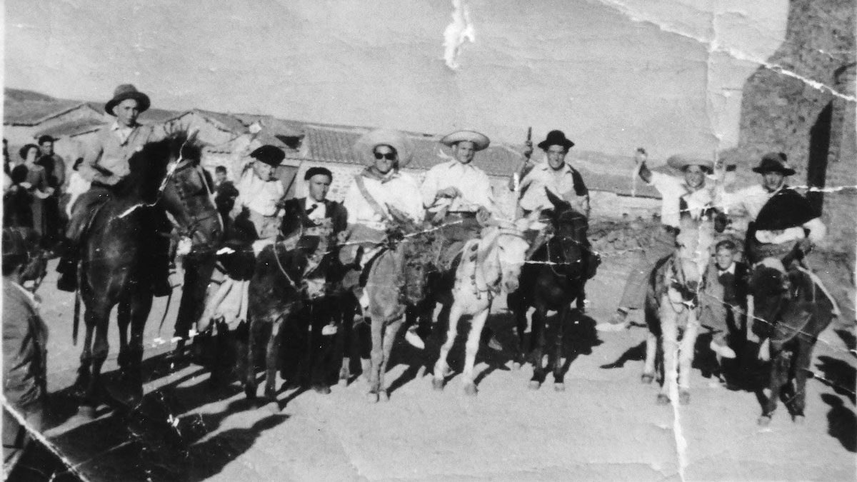 ETNOLEON: Etnografía León: NOTICIA: Celada se sube a la máquina del tiempo.