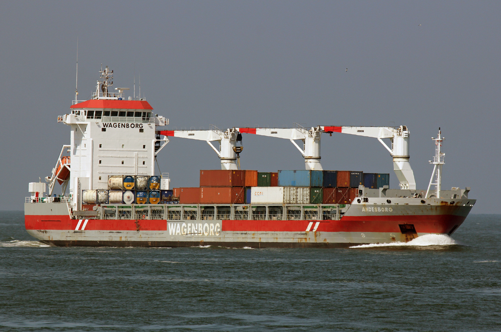 Mar e Marinheiros: MV Andesborg abriu rombo e derramou combustível ao ...