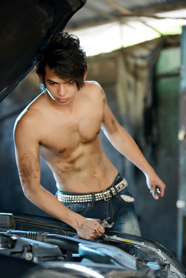 M y a n m a r H u n k s: Shirtless Kyaw Thet Wai @ MRTV-4