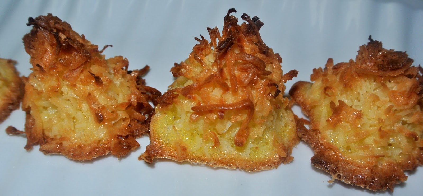 Praba's yummy experiments: Coconut macroons