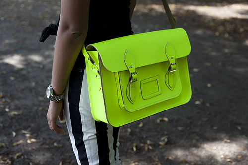 Golden Stripes: Néon Satchel & GIVEAWAY