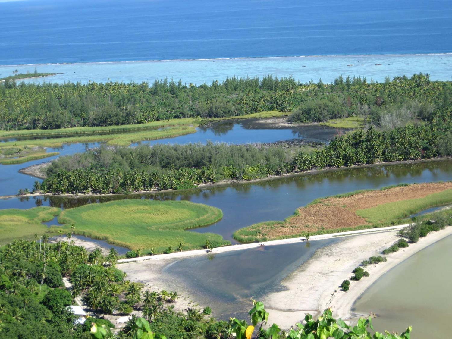 Tahiti, ses îles et autres bouts du monde: Maiao, aux Îles-du-Vent