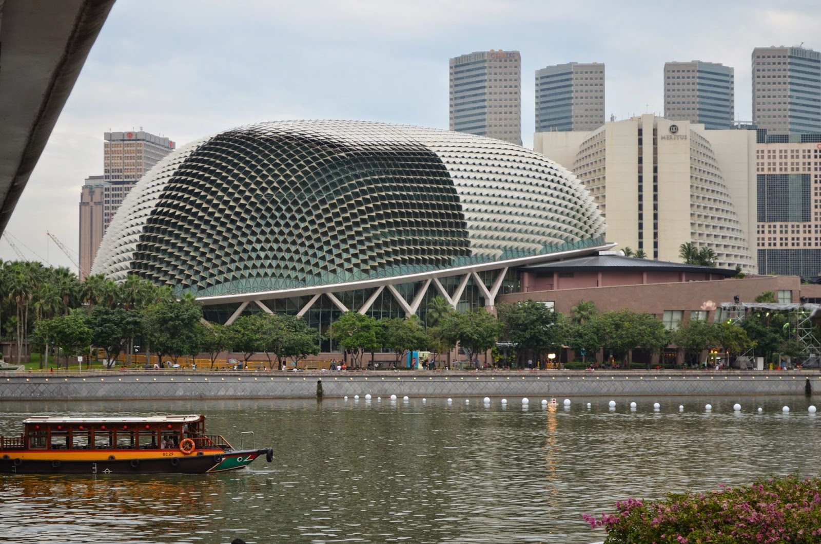 Our Journey : Singapore Esplanade Mall - Theater on the Bay