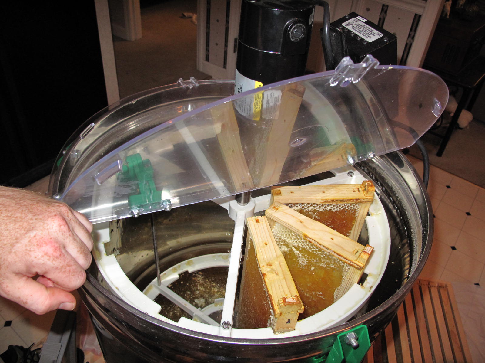 Jared's Adventure Into Beekeeping: Honey processing