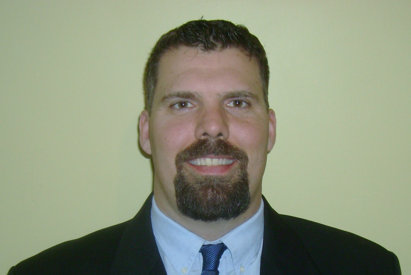 DA Kentner: The Readers' Writers: Author and Football All-Star Bruce Beaton