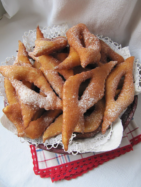 La cuisine d'ici et d'ISCA: Bugnes de Lyon