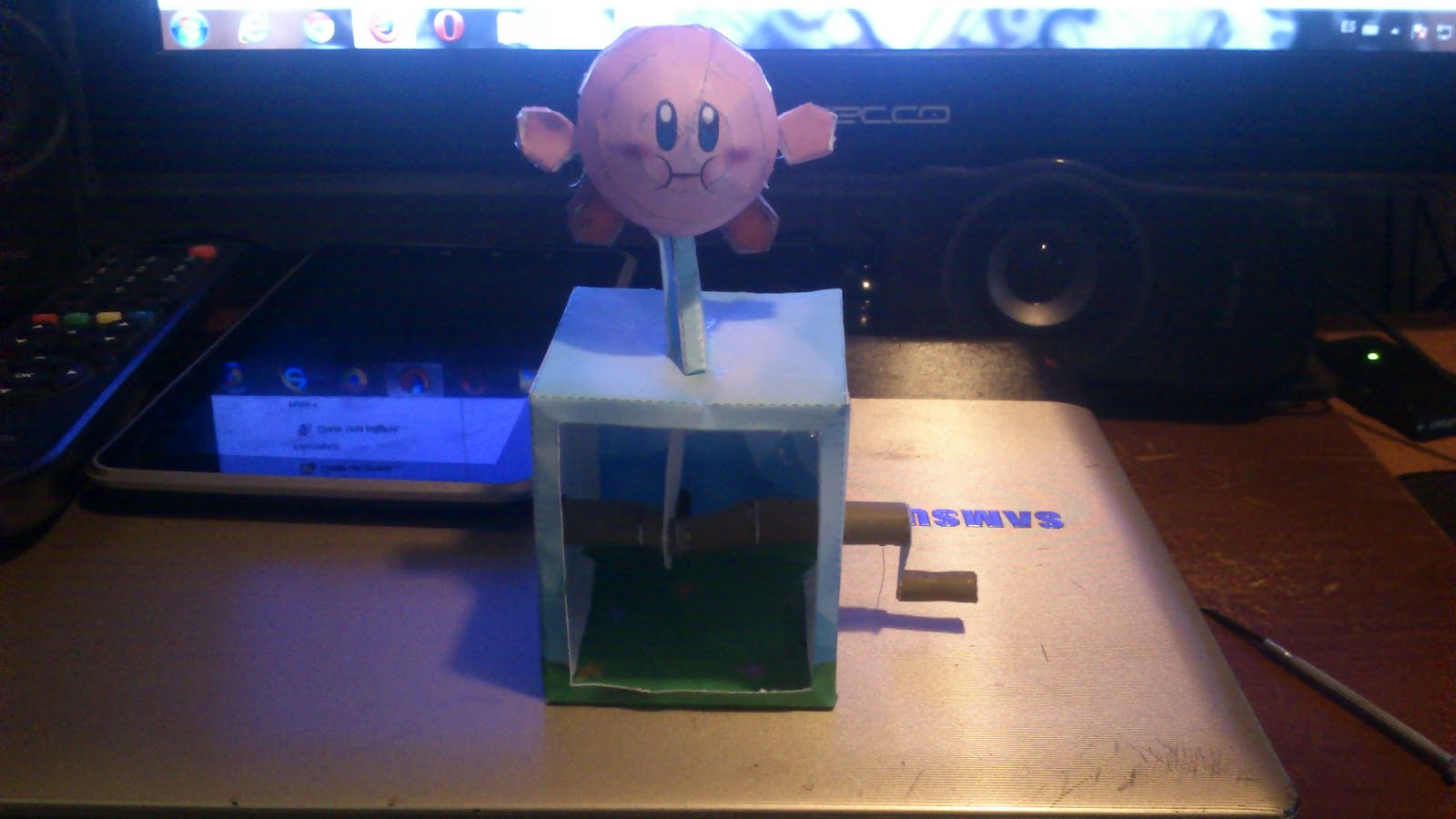 Papercraft Automata: Flying Kirby ~ Organn con 2 "N"
