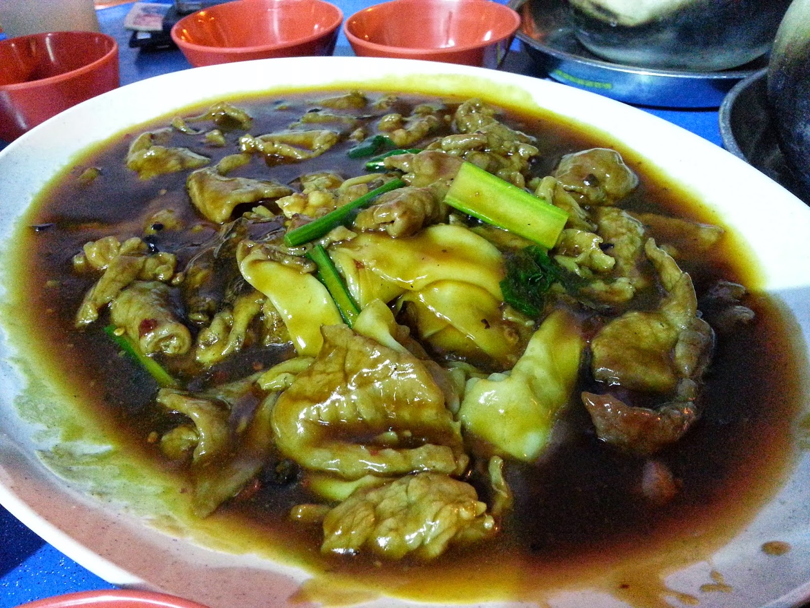 Walking Bee: Geylang Lor 9. Frog Leg Porridge and Beef Hor Fun