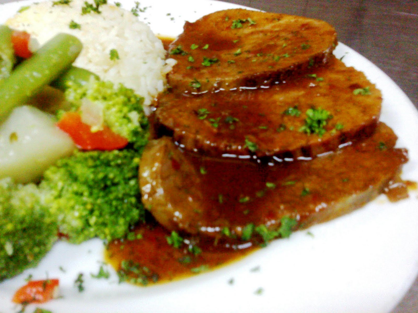 TAGUARITA GOURMET ARTE CULINARIO: ASADO NEGRO CRIOLLO Y ENSALADA COCIDA ...