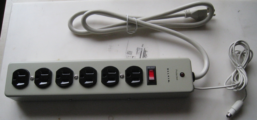 Teknynja: Low-Voltage Controlled AC Power Strip