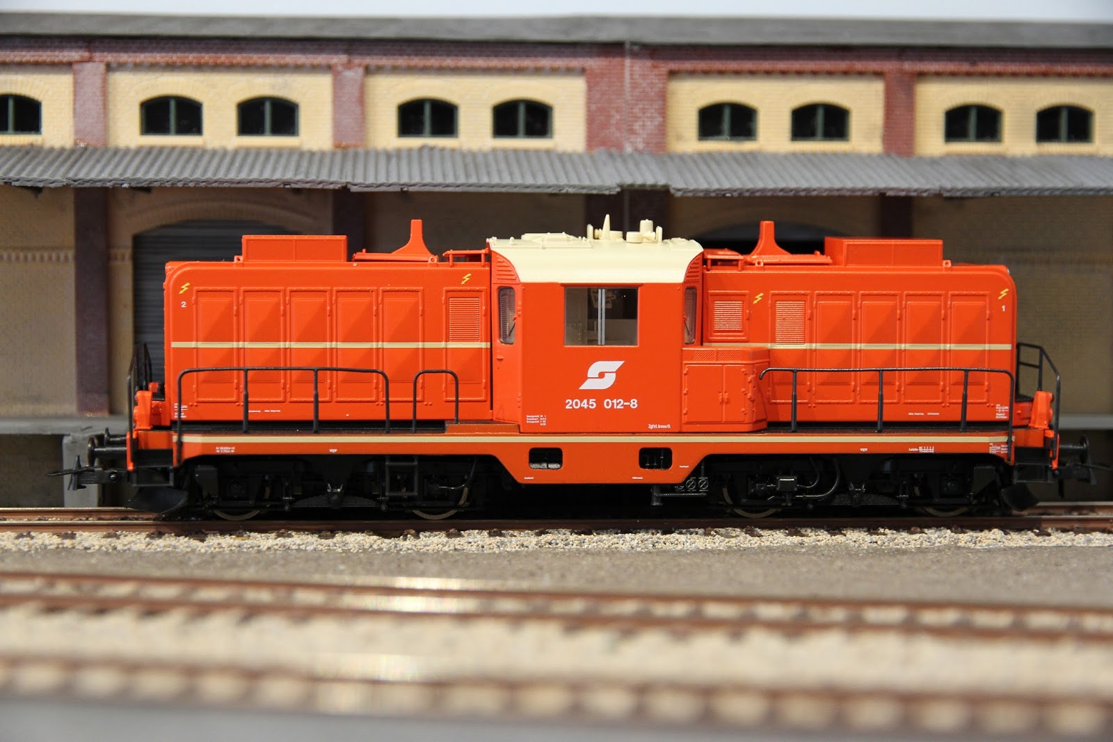 Valkenveld, Elmslohe and other Model Railway Adventures: ÖBB 2045 from Roco