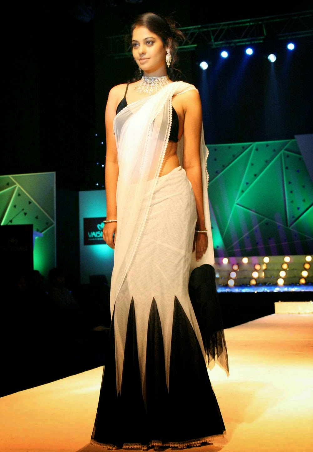 Bindhu Madhavi Hot Saree Ramp Walk | Indian Actress Sarees