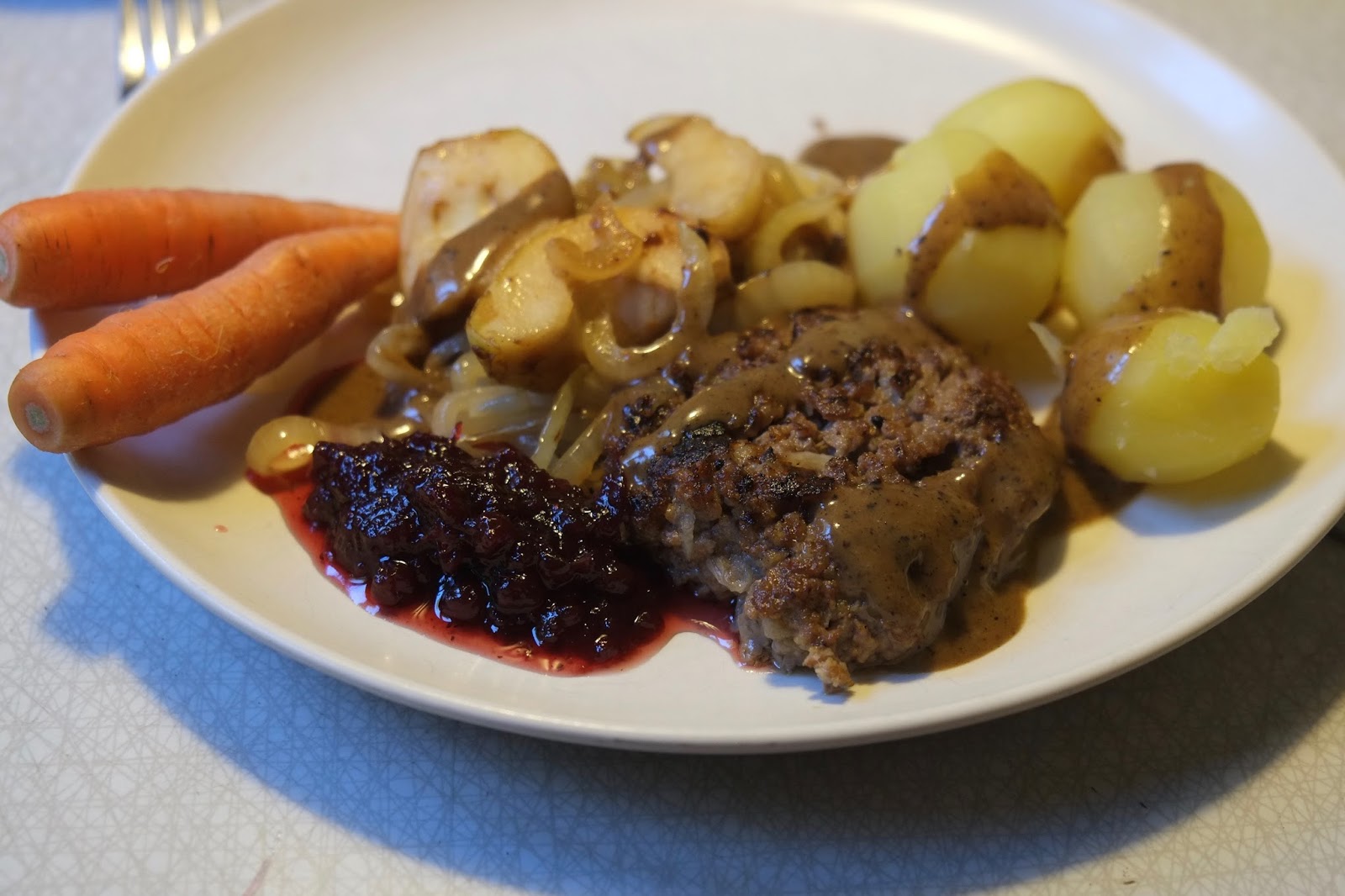 Det går som tåget: Pannbiff med äpple och lök