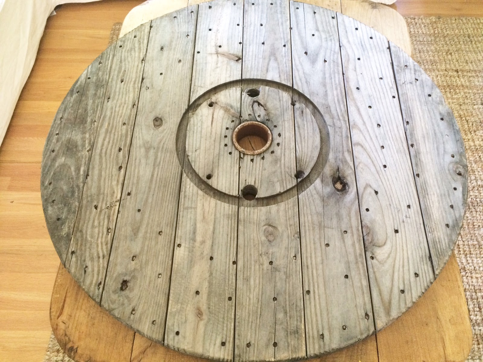 Little Farmstead: DIY Farmhouse Wood Spool Clock
