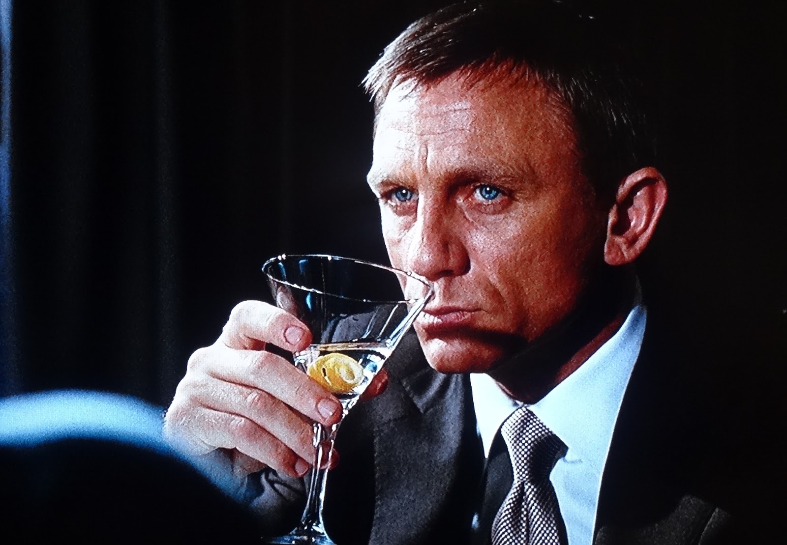 007 Drink: 6 times Vesper - 007 Travelers