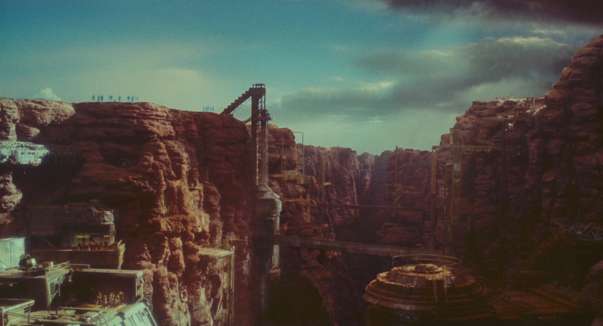 HD images from Total Recall (1990) movie | human Mars