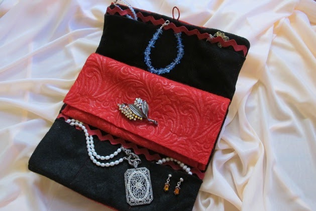Travel Jewelry Bag Tutorials to Make / The Beading Gem